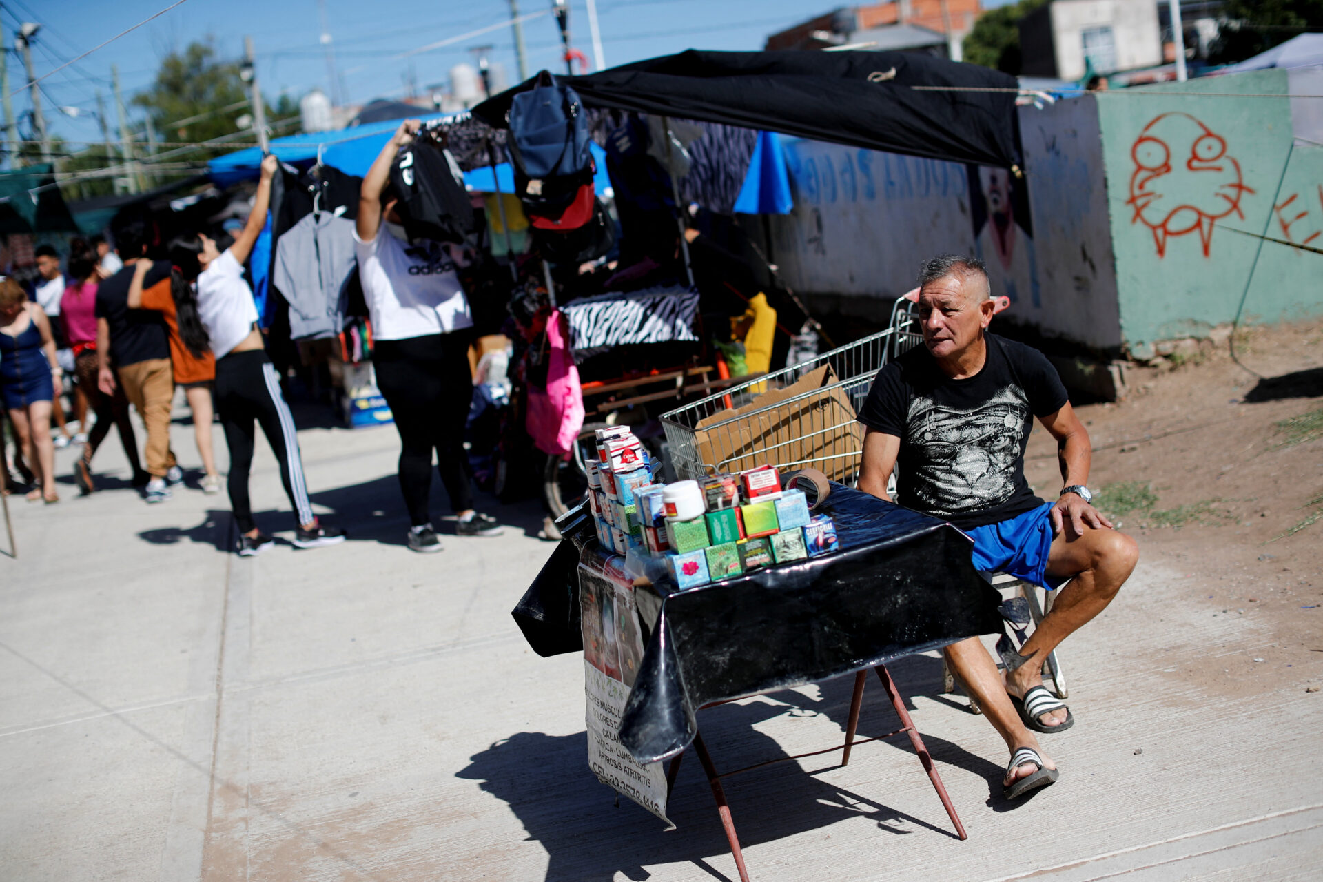 Poverty drops to 28.2%, the lowest in seven years - Buenos Aires Herald