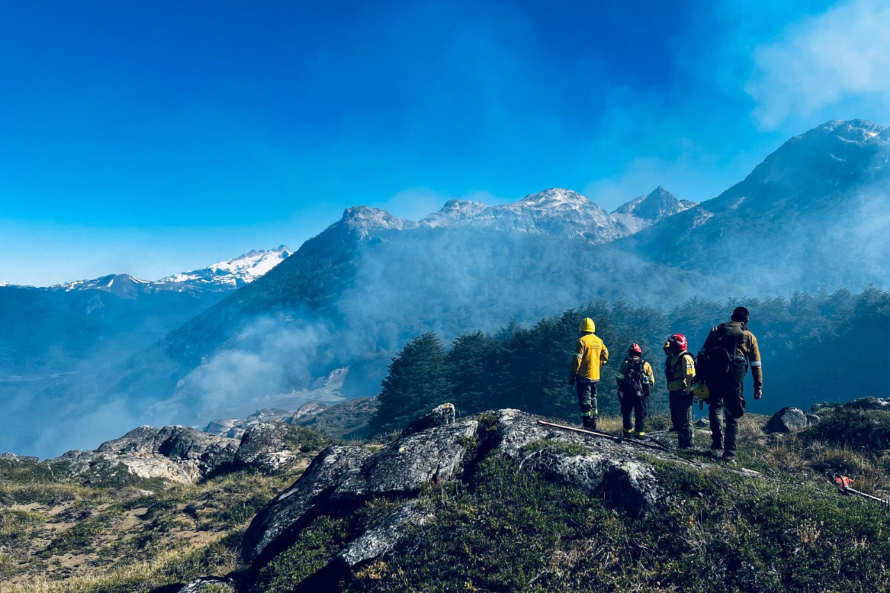 Patagonia engulfed in flames: one dead, 18,000 hectares burned - Buenos ...