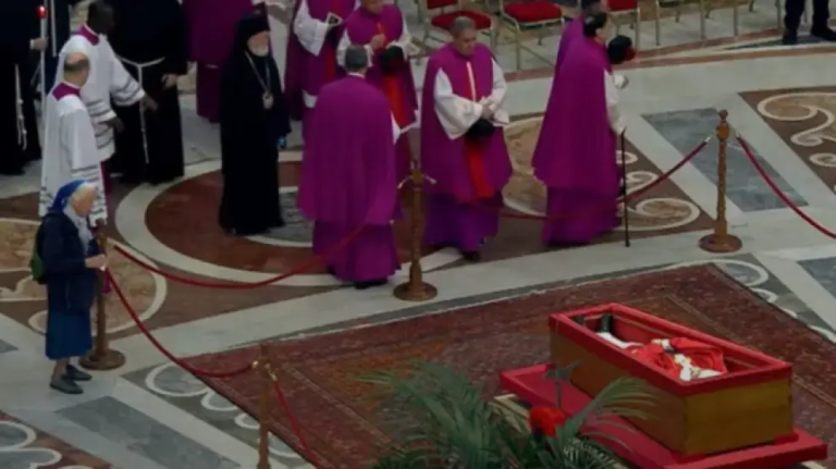 French-Argentine nun breaks protocol to pray before body of Pope ...