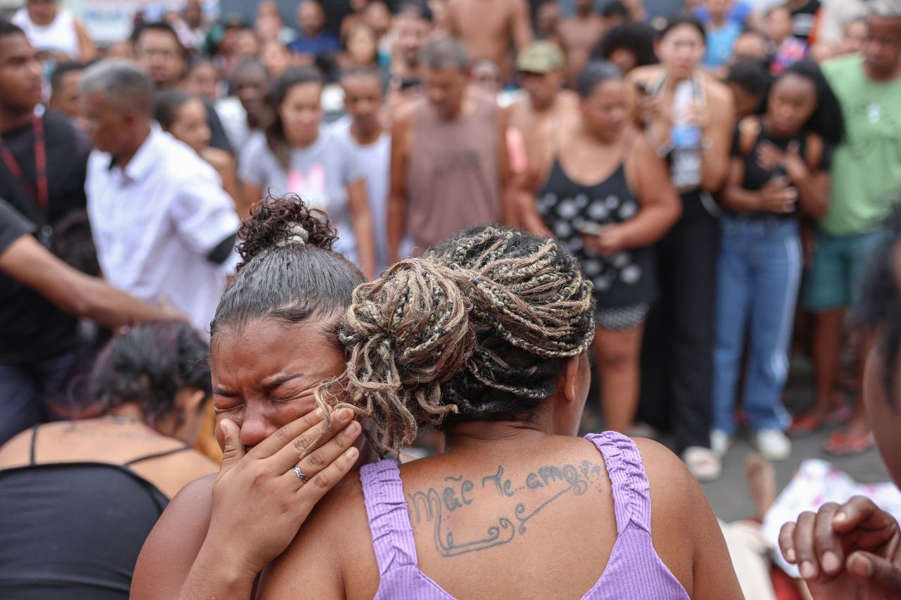Police operation leaves 64 dead in Río de Janeiro, but victim count ...